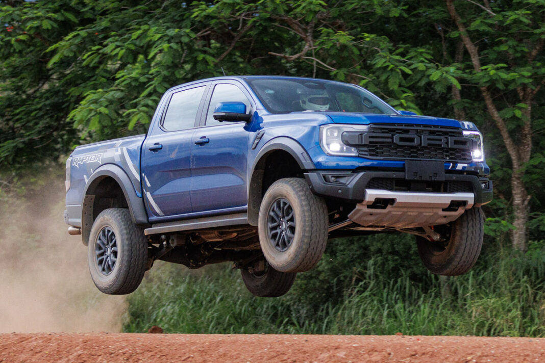 Ford abre escola para ensinar proprietários a "voar" com a picape ...